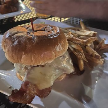 AMERICAN TAP PUB & EATERY - Updated December 2025 - 50 Photos & 117 ...