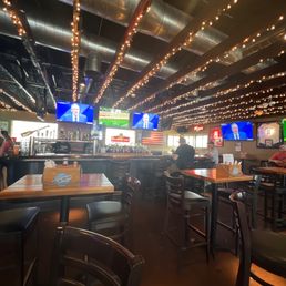 BEACON TAP - Updated July 2025 - 190 Photos & 255 Reviews - 1374 Lee St ...