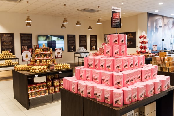 LINDT - Updated January 2025 - 14 Photos - Avenue du Mal de Lattre de ...