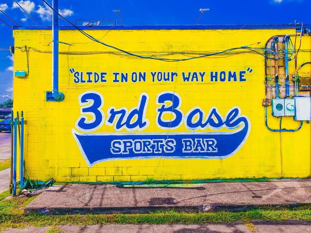 THIRD BASE SPORTS BAR - Updated May 2025 - 1302 N Causeway Blvd ...