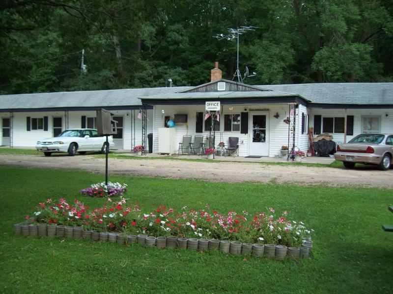 RED BANKS MOTEL - Updated November 2025 - E7331 Red Banks Rd, Fremont ...