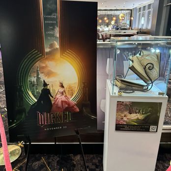 SHOWCASE CINEMA DE LUX LEGACY PLACE - Updated October 2025 - 111 Photos ...