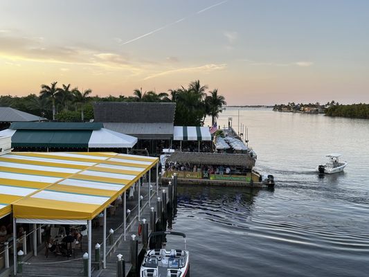 TWO GEORGES WATERFRONT GRILLE - Updated October 2024 - 720 Photos & 835 ...