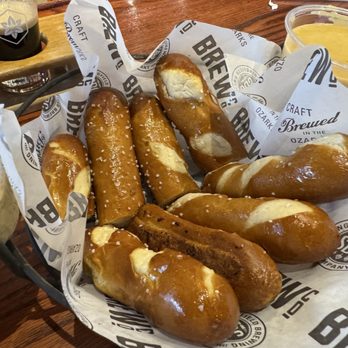 SPRINGFIELD BREWING COMPANY - Updated October 2025 - 342 Photos & 453 ...