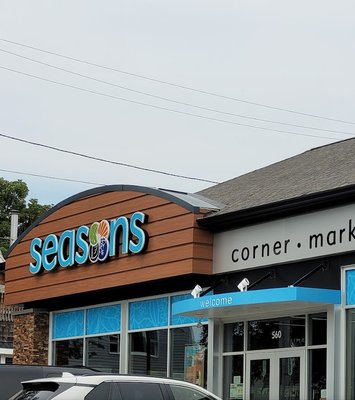 SEASONS CORNER MARKET - Updated April 2025 - 560 Thames St, Newport ...