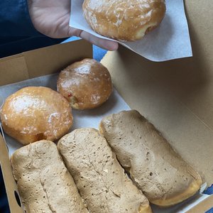 CHUCK’S DONUT SHOP - 340 Photos & 546 Reviews - 5335 NE 4th St, Renton ...