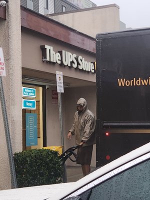 THE UPS STORE - Updated August 2025 - 27 Photos & 41 Reviews - 500 W ...