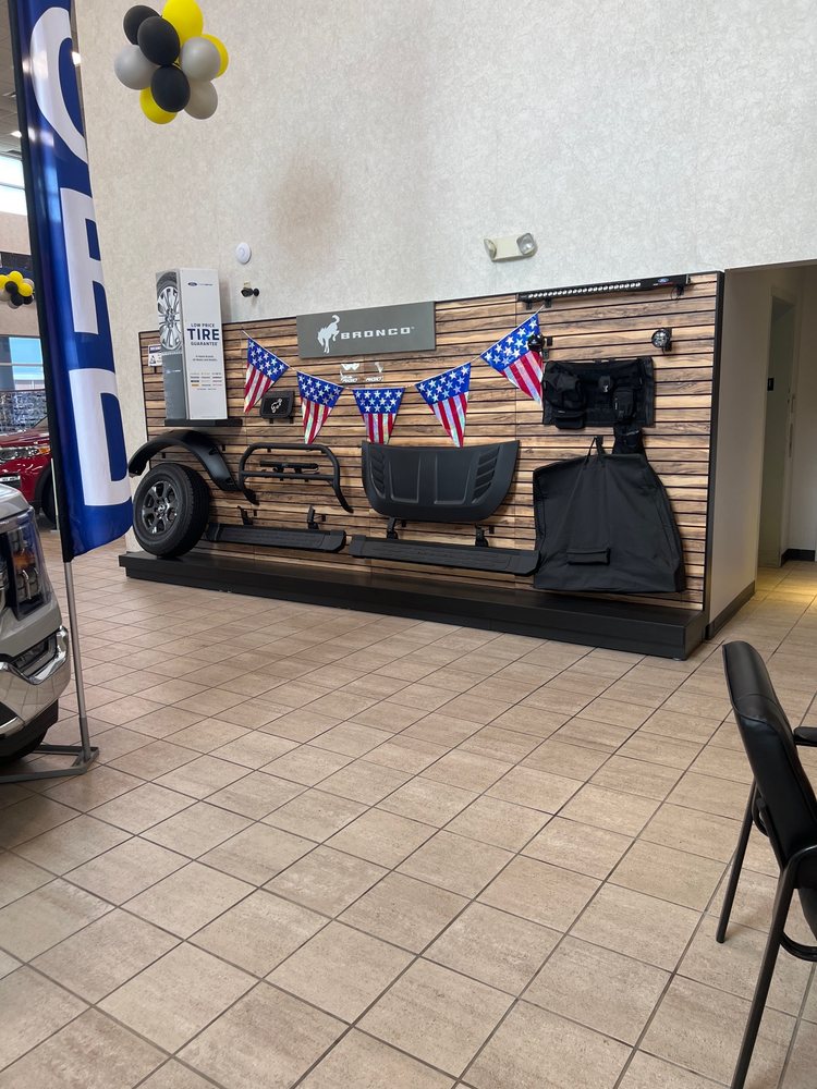 LANDMARK FORD - Updated December 2025 - 19 Photos & 72 Reviews - 2401 ...