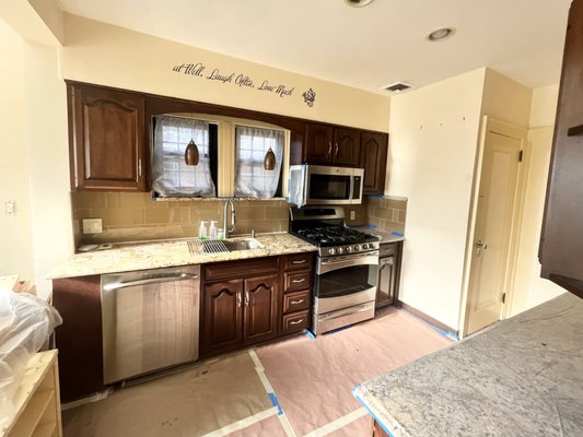 LARRY THE PAINTER - Updated December 2025 - 224 Photos & 156 Reviews ...