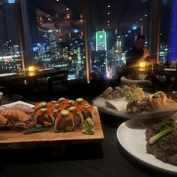 AERA - Updated January 2026 - 221 Photos & 48 Reviews - 8 Spadina ...