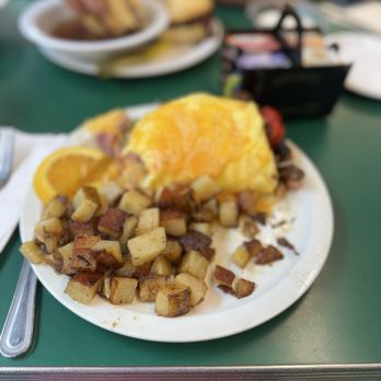 HAPPY BURGER DINER - Updated November 2025 - 643 Photos & 755 Reviews ...