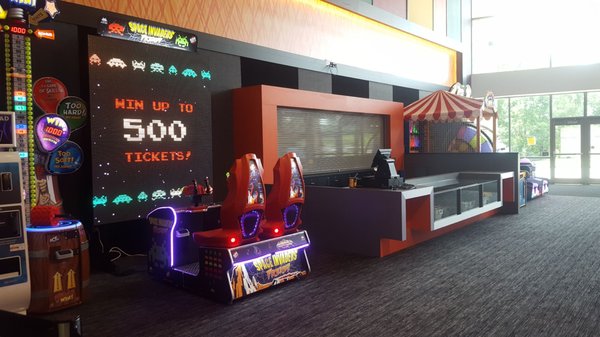 SHOWCASE CINEMA DE LUX LOWELL - 31 Photos & 61 Reviews - Cinema - 32 ...