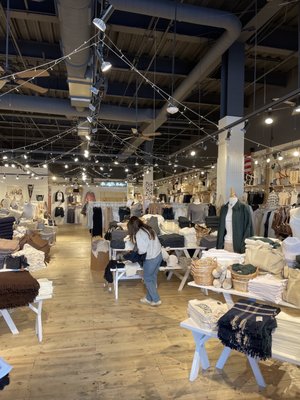 BRANDY MELVILLE - Updated June 2025 - 26 Reviews - 7135 E Camelback Rd ...
