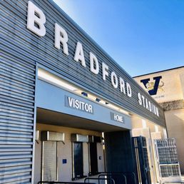 Valencia High School - 38 Photos & 10 Reviews - Middle Schools & High ...