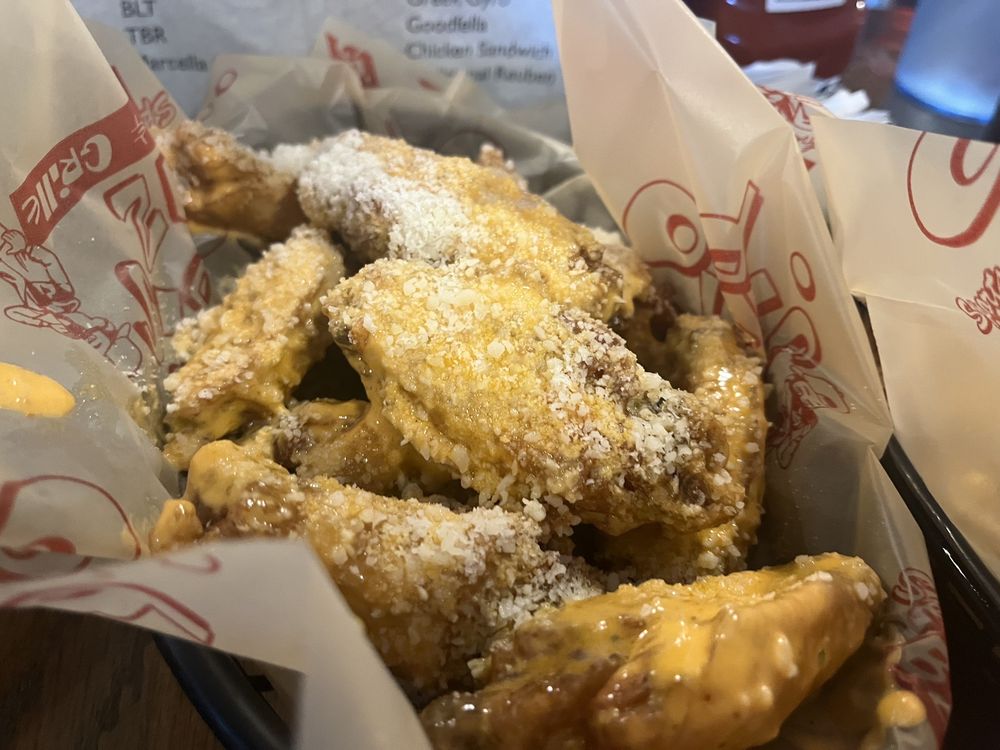 ODIS 12 BAR & GRILLE - Updated September 2024 - 115 Photos & 140 ...