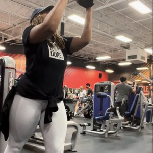 CRUNCH FITNESS - PERIMETER - 49 Photos & 68 Reviews - 4540 Olde ...