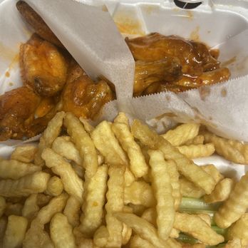 WINGAHOLIC - Updated July 2025 - 64 Photos & 55 Reviews - 401 S ...