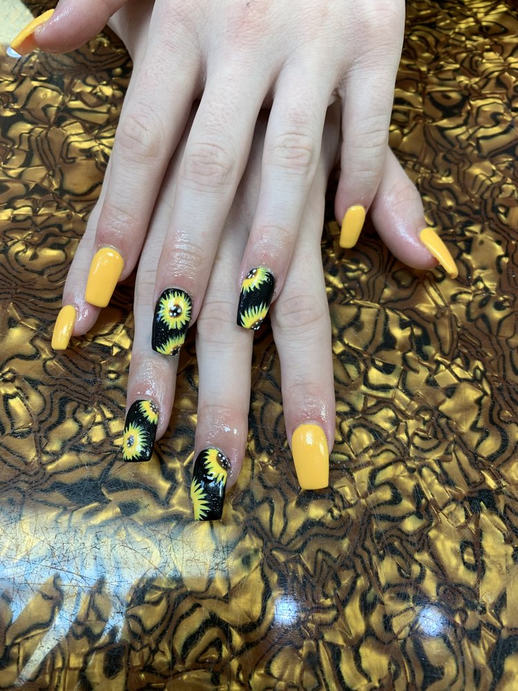 EM & EM NAILS - Updated July 2025 - 1909 S Muskogee Ave, Tahlequah ...