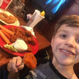 SIDELINES TAVERN & GRILL - Updated August 2024 - 76 Photos & 178 ...