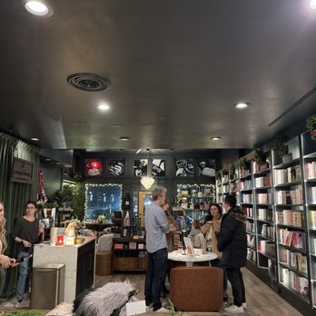 CHAPTER BOOK LOUNGE - Updated March 2025 - 41 Photos & 23 Reviews - 996 ...