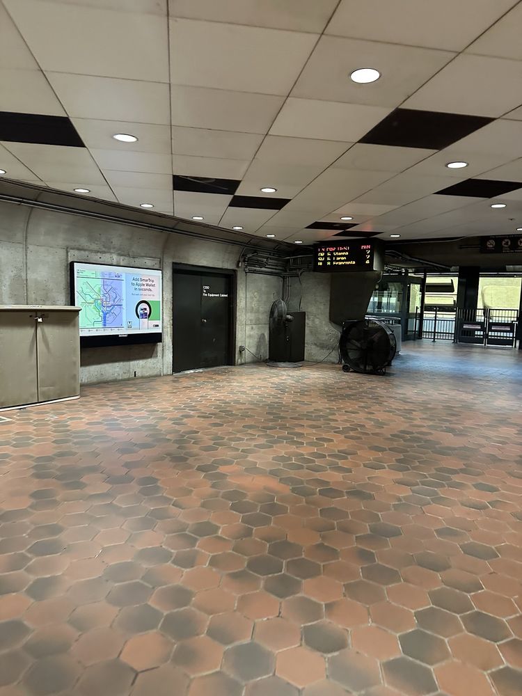 FEDERAL TRIANGLE METRO STATION - Updated December 2025 - 66 Photos & 29 ...
