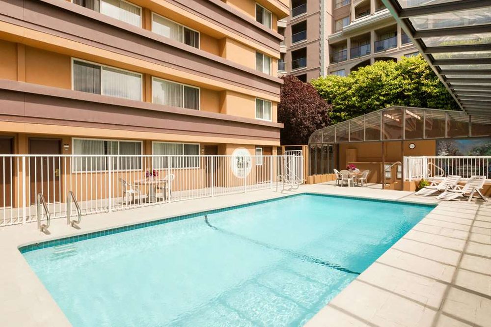 DAYS INN VICTORIA ON THE HARBOUR - Updated June 2024 - 33 Photos & 43 ...