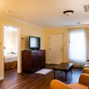 HIGHLAND MANOR INN & CONFERENCE CENTER - 58 Photos - 7766 E Lamar ...