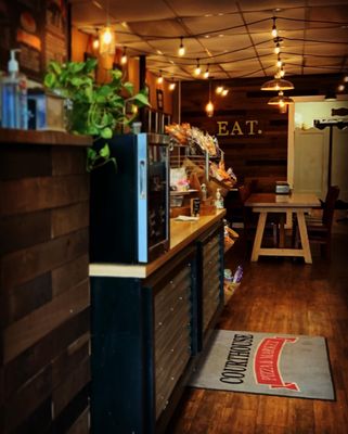 COURTHOUSE PIZZA & MARKET - Updated May 2025 - 21 Photos & 30 Reviews ...