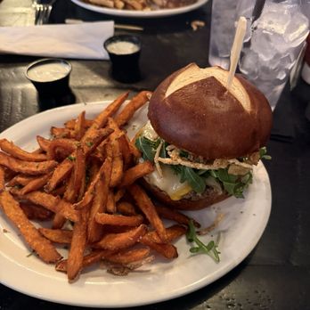 JACKSON AVE PUB - Updated December 2025 - 235 Photos & 510 Reviews - 7 ...