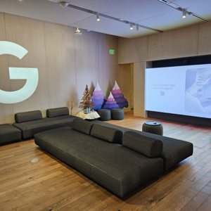 META STORE - Updated August 2025 - 24 Photos - 322 Airport Blvd ...