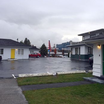 2400 MOTEL - Updated May 2026 - 95 Photos & 22 Reviews - 2400 Kingsway ...