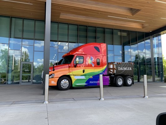 DAIMLER TRUCK NORTH AMERICA - Updated December 2025 - 21 Photos - 4555 ...