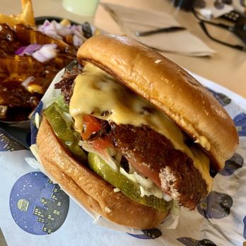 5TH STREET BURGER & FRIES - Updated October 2025 - 139 Photos & 135 ...