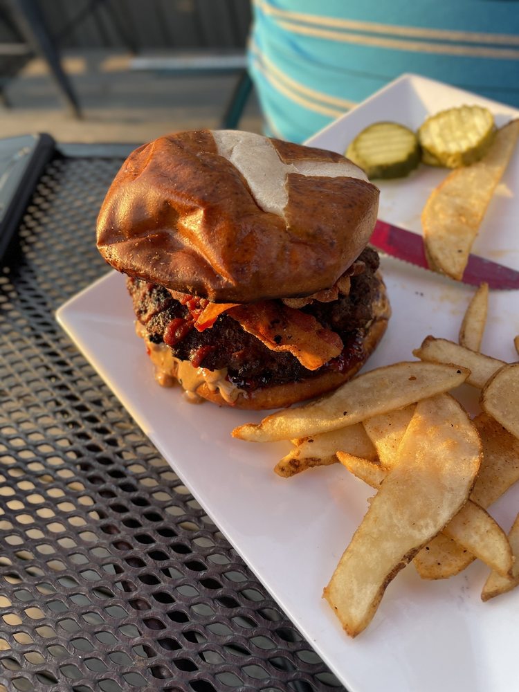 CHECKERED FLAG TAVERN - Updated May 2025 - 374 Photos & 160 Reviews ...