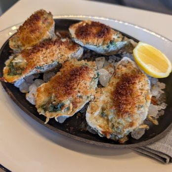 THE WALRUS OYSTER & ALE HOUSE - Updated May 2025 - 3500 Photos & 3103 ...