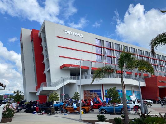 ICON ONE DAYTONA - Updated December 2025 - 17 Photos - 1820 Legends Ln ...