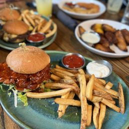 GRACKLE - Updated December 2025 - 208 Photos & 104 Reviews - 11852 Elm ...