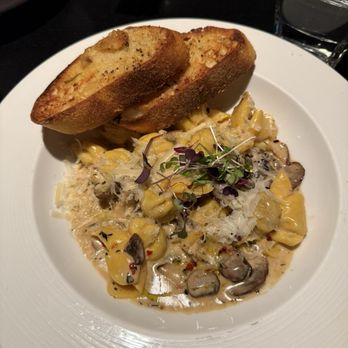 ENTOURAGE - Updated June 2025 - 523 Photos & 219 Reviews - 796 Illinois ...