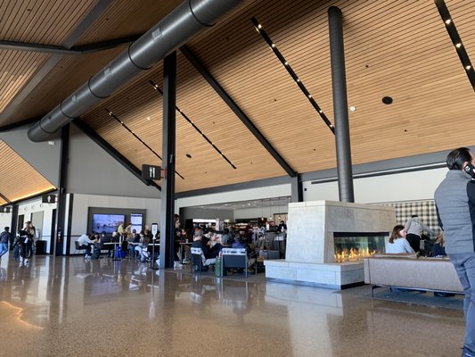 EAGLE COUNTY REGIONAL AIRPORT - EGE - Updated October 2025 - 106 Photos ...