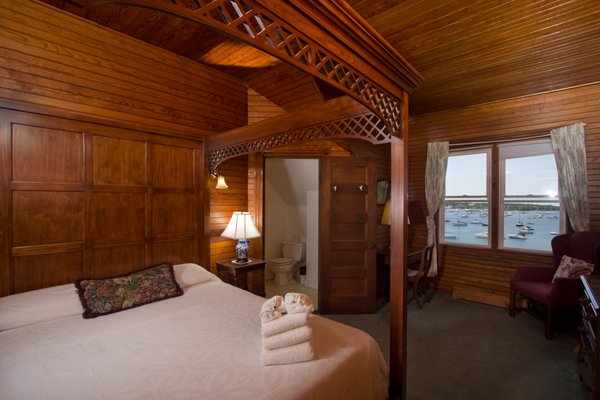 THE SULLIVAN HOUSE - Updated October 2025 - 14 Photos - Corn Neck Rd ...