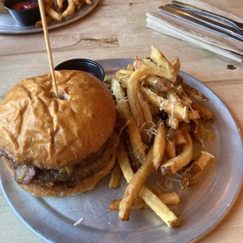 PERRYSBURGER’S - Updated December 2025 - 101 Photos & 203 Reviews - 220 ...