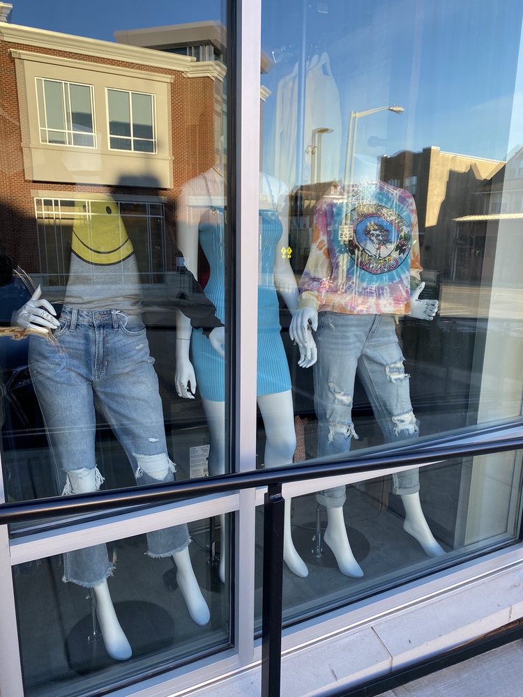 BEE BOUJEE - Updated January 2025 - 29 Photos - 915 W Lancaster Ave ...