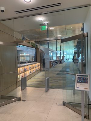 SIGNAL HILL LIBRARY - 31 Photos & 24 Reviews - 1800 E Hill St, Signal ...