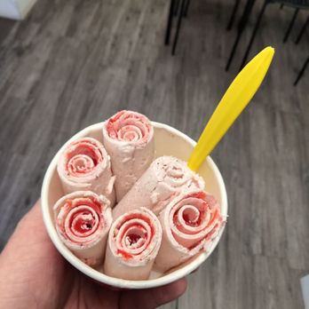 ROLLIE ROLLS ICE CREAM - Updated December 2025 - 270 Photos & 119 ...