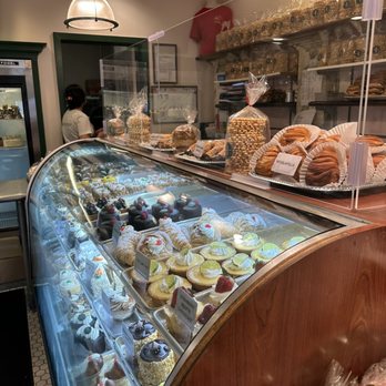 ISGRO PASTRIES - Updated September 2024 - 622 Photos & 576 Reviews ...