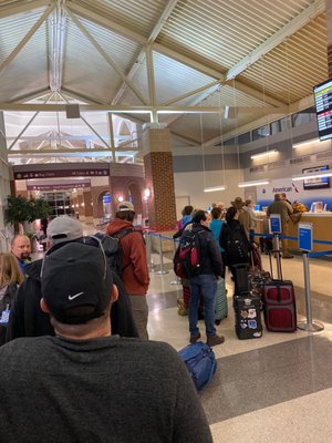 LYNCHBURG REGIONAL AIRPORT - 24 Photos & 38 Reviews - 350 Terminal Dr ...