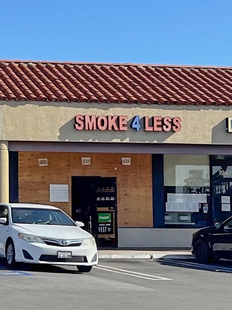SMOKE 4 LESS - Updated June 2025 - 18 Reviews - 1944 N Lakewood Blvd ...