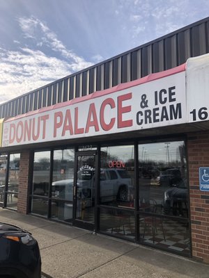 DONUT PALACE - 46 Photos & 69 Reviews - 1623 NW Broad St, Murfreesboro, TN - Menu - Yelp