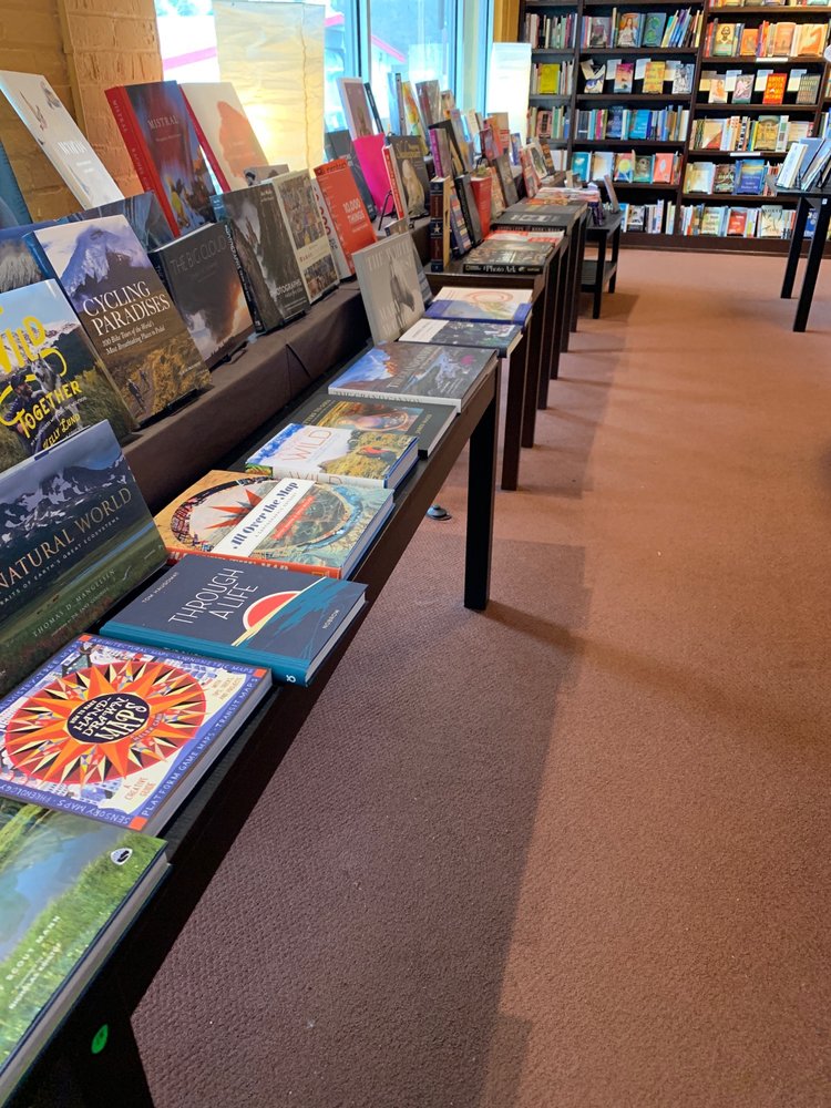 FLYLEAF BOOKS - 22 Photos & 53 Reviews - Bookstores - 752 Martin Luther ...