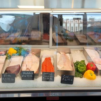 WAVES SEAFOOD - Updated 2024 - 50 Photos & 31 Reviews - 190 Quincy Ave ...